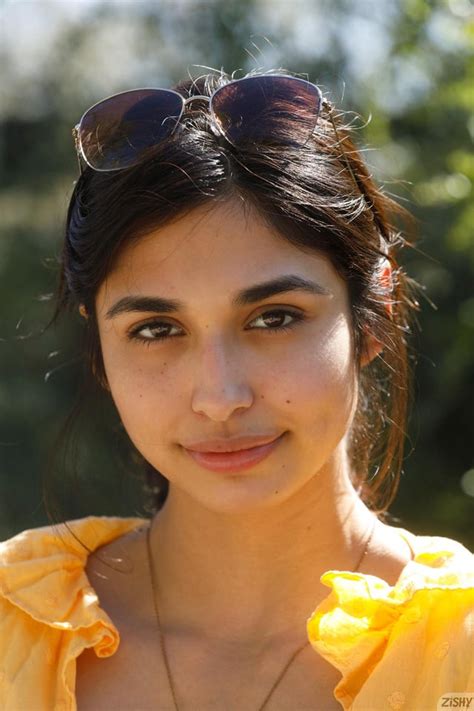 Reina Rae R Uhdwallpaper
