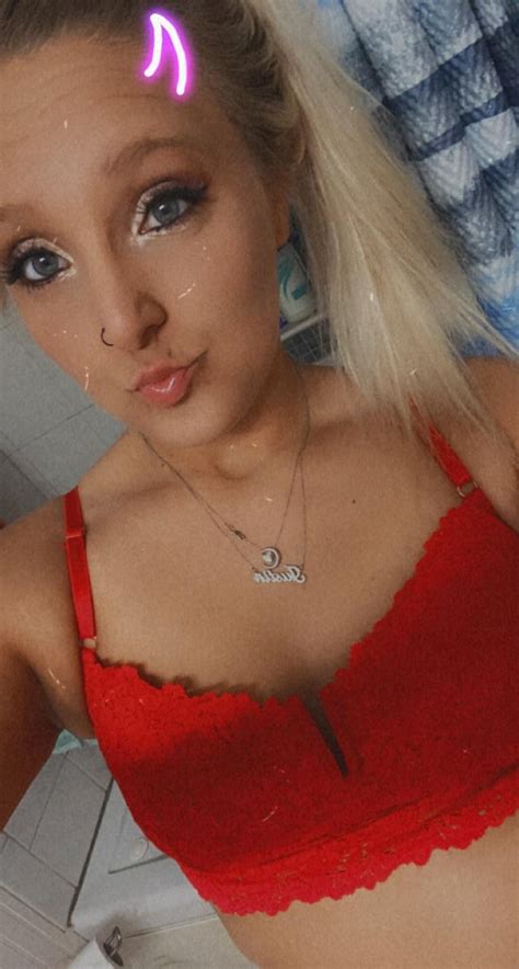 Any Sexy Females Wanna Sit On My Face Or Can I Sit On Yours😘🤤🥵😉 Or