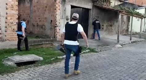 Trio é Preso Por Suspeita De Envolvimento Em Homicídio Em Resende Sul