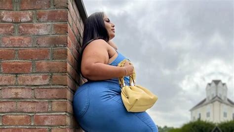 Curvy Plus Size Model Peach Johana Biography Wiki Age Height