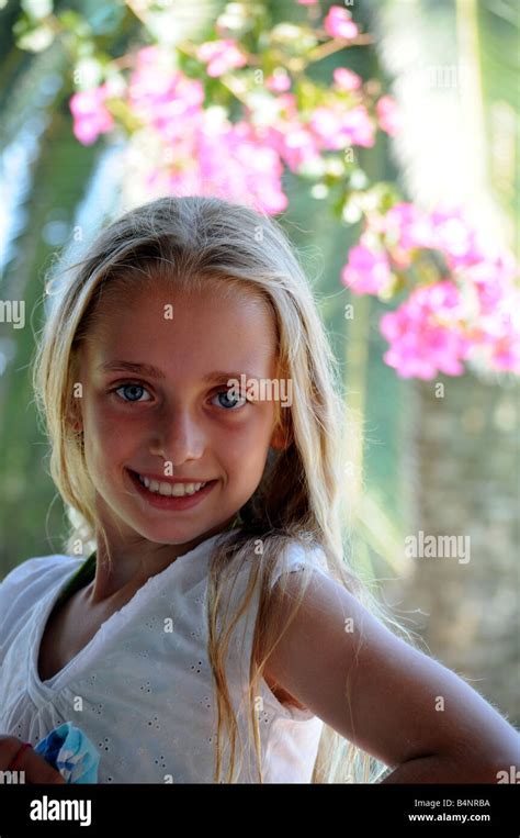 Image Libre Photo De Jeune Fille Avec Juste La Lumière Sur La Peau Des