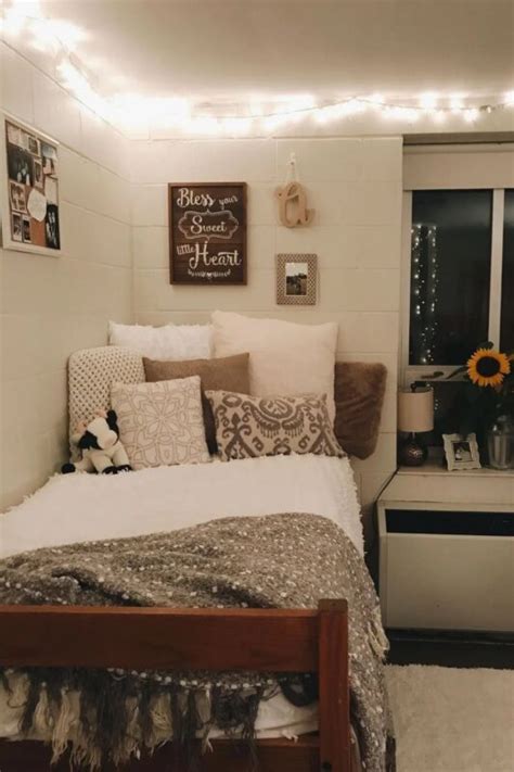 13 Aesthetic Dorm Room Ideas Decor Themes And Accessories Saffron