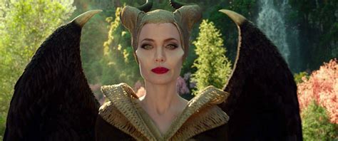 New Maleficent Mistress Of Evil Trailer Teases A Battle Of Moms Collider