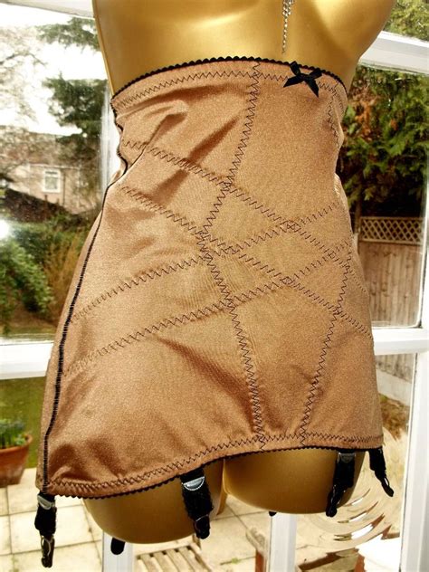 ボード「corsets And Vintage Lingerie」のピン