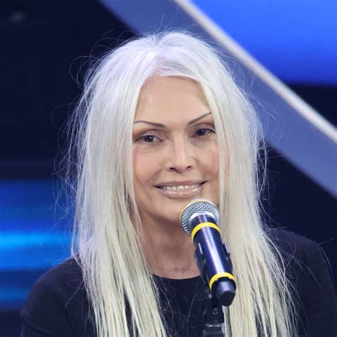 Anna Oxa Ieri E Oggi I Migliori Beauty Look Della Cantante Negli Anni