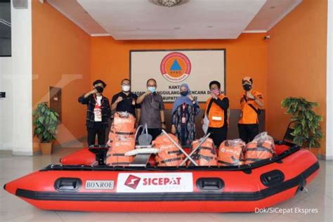 Antisipasi Banjir Sicepat Berikan Bantuan Perahu Karet Ke Bpbd