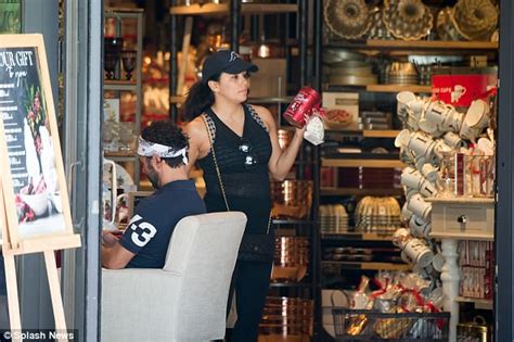 Pregnant Eva Longoria Shows Off Blossoming Bump In Gym Kit Daily Mail