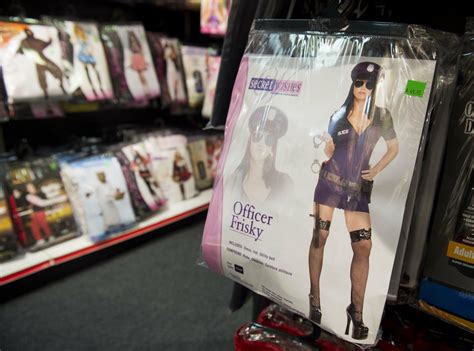 Meet Diana Ramirez The Worlds Sexiest Police Officer Iheart