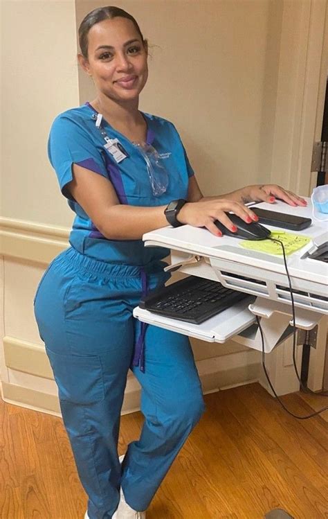 Curvy Girl Outfits Curvy Women Fashion Cute Outfits Scrubs Nursing