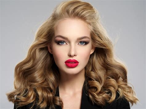 Free Photo Beautiful Young Blond Girl With Sexy Red Lips Closeup