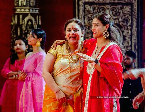 pictures of famous personalities at shrines pics pictures of famous