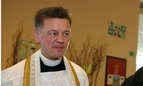 Un Alto Sacerdote Se Sumó A La Negación Del Holocausto Y Sigue La