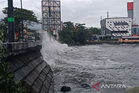 Bmkg Imbau Masyarakat Pesisir Waspada Gelombang Tinggi 6 7 April 2023