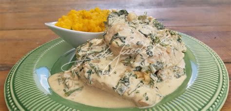 Peito De Frango Ao Molho Cremoso De Espinafre E Purê De Abóbora