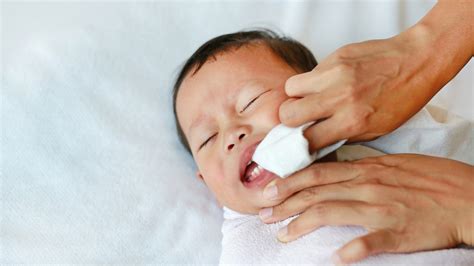 宝宝发烧手脚冰凉怎么办 百度经验