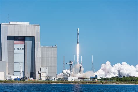 Spacex Launches Falcon 9 For Northrop Grummans Crs Mission To Iss