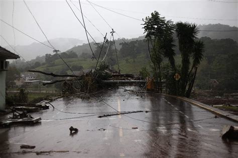 La Jornada Fuertes Lluvias Dejan 10 Muertos Y 21 Desaparecidos En Brasil
