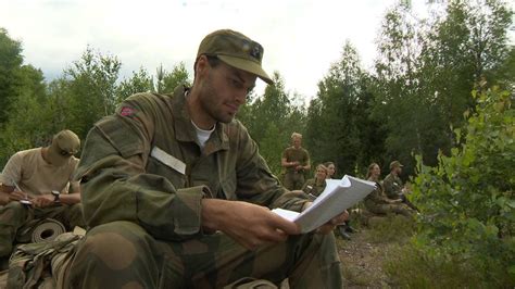 Økonomen Eivind 25 Gjør Karriereskift Søker Seg Inn I Forsvaret