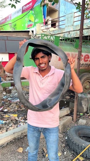 ये गाड़ी का टायर तो फूट गया 😱😅😂#shorts #ytshorts #viralshorts #comedy #funny #trendingshorts