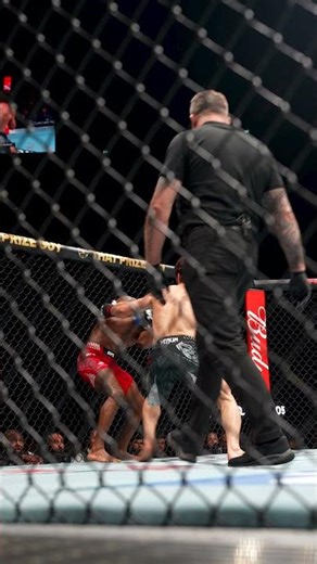 Evloev was throwing haymakers! #ufclondon