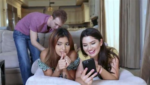 서양야동 - 성욕에 불타는 의붓오빠 여동생의 절친과 섹스 | 밍키넷