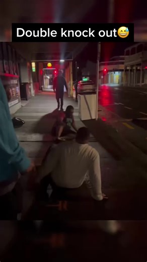 Defend yourself as you throw a punch! #combat #mma #selfdefense | Self Defense