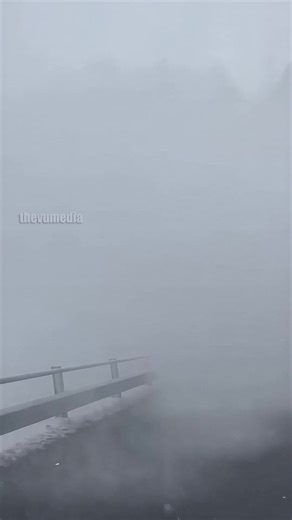 Avalanche Buries Bridge and Traffic in High Altitude Pass Colorado - November 30, 2025 A terrifying mountain dashcam has captured the heart-stopping moment a massive avalanche descended upon a bridge clogged with stationary traffic. The video shows the snowy peak fracturing and releasing a thunderous wall of white powder and ice that surges across the landscape with unstoppable momentum. As it reaches the bridge the avalanche crashes into the side of the line of cars and trucks instantly burying