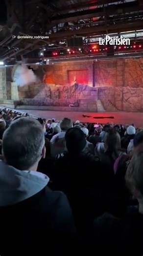 Un employé de Disney World percuté par un rocher roulant pendant un show