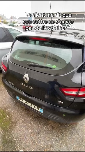 Mon coffre ne s’ouvre pas de l’extérieur, Renault Clio #carrosserie #reparation #astuce #auto #tutorials