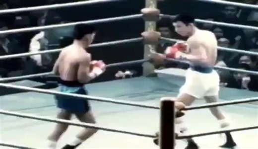 53 years ago 🇯🇵🥊 Masao Ohba defeated Chartchai Chionoi by KO in Round 12 of 15 to retain the WBA Flyweight World Title, showcasing the heart and resilience that defined his short but brilliant career. Tragically, just three weeks later, Ohba lost his life in a car accident at only 23 years old, cutting short one of boxing’s most promising reigns. He retired as an undefeated world champion, leaving behind a legacy of courage, skill, and unfulfilled greatness. Gone far too soon. Rest in peace, 