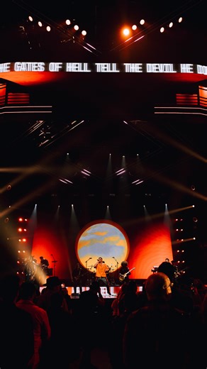 “I’m taking back what the enemy stole!”🔥 Tauren Wells performs “Take It All Back” at the 54th Dove Awards. | GMA Dove Awards