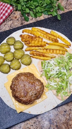 How to make the best Breakfast. It's so delicious! Easy breakfast. Start your morning with this easy 5-minute breakfast Recipe! Quick, delicious, and perfect Recipe for busy morning. 👌 Cooking with lanaappetitovna #recipe #recipes #breakfast #cooking #eggs #comfortfood #bread #food #winterfood #pizza | Lana Petrenko