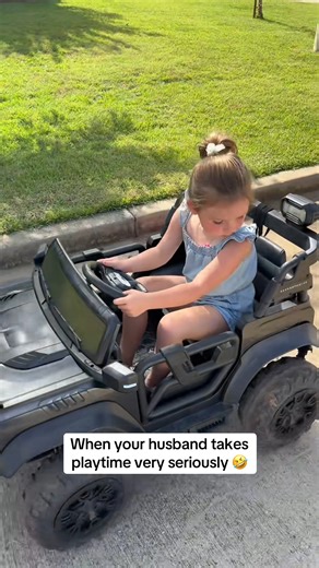 The Parallel Parking 🤣🤣 #fyp #fypシ゚viral #comedy #funny #girldad #dadhumor #viral #relatable #drivingfails #hilarious Watching dad try to parallel park—laughing way too hard at this one! | Hannah And James Austin