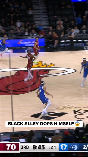 Anthony Black speeds to the rim, misses and INSTANTLY puts it back with a two-hand slam OFF THE GLASS! 😤 ORL-MIA on NBA League Pass Tap to Watch ➡️ https://www.nba.com/how-to-watch-game-redirect/0022500674?partnerRef=NBA&platform=Facebook&surface=Post | NBA