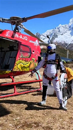 Highest altitude skysurf jump 🪂🗻 6,384 m (20,945 ft) by Olga Naumova @sky_umka | Guinness World Records