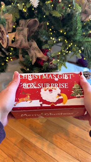 This money explosion box is the ultimate Christmas surprise and right now it’s 65% off so you’re going to want to stock up on it for next year! Reusable, hilarious, and you’ll have guaranteed reactions. #moneygift #christmasgift #viralproducts #giftbox #giftboxsurprise