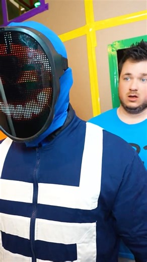 Build a box fort skyscraper ✅ DON’T get kicked out of Box Fort City ❌ kingsguard are mean! #boxfort