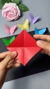 This is the simplest 3D butterfly. Try making it with your kids! #DIYCrafts #ParentChildCrafts | Crafti Master