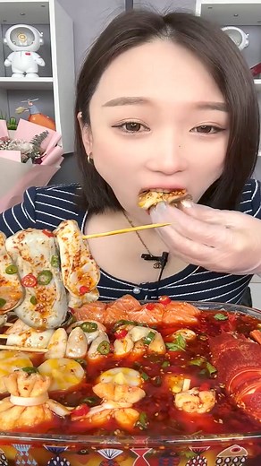 2.9M views · 10K reactions | Best ASMR Fast Mukbang seefood, #mukbang #asmr #food #mukbangasmr #asmreating #asmrfood #foodie #reels #fbreels #viralvideo #neverforget | Leang Linna | Facebook