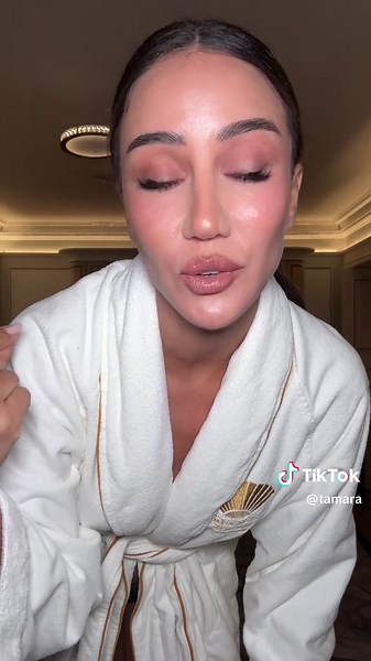 This dress was for sure not made for snacks-before-event 🥲 #britishfashionawards #bfa #getreadywithme