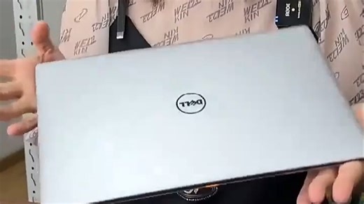 戴尔轻薄笔记本，办公新选择：便携设计+强劲性能，轻松应对多任务处理，出差会议随行无忧，高效体验即刻拥有。