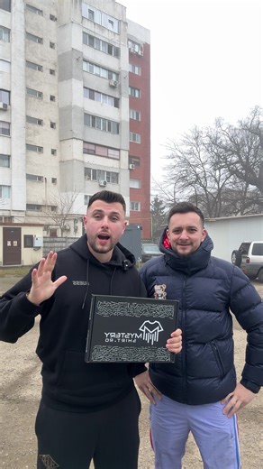 Am deschis o cutie misterioasă la Buzau la fratele @VaneZ! @Mystery Shirt Romania