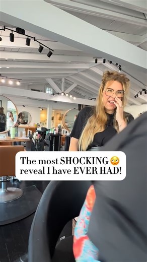 🚨 THE MOST SHOCKING HAIR REVEAL OF MY CAREER. She saw her hair… and RAN OUTSIDE THE SALON SCREAMING. 🏃‍♀️💨 Tears. Screams. Laughter. The literal hair of her dreams. 💛✨ ⠀ But let’s back it up—this was NOT easy. We had to remove hot pink Splat (yes, SPLAT) and I’ll be honest… I was nervous. ⠀ 🧪 Thank God for @kyrapagehair who suggested Malibu DDL @malibucpro (I’d never used it!) It shifted the pink just enough… but then came the big dogs: ⠀ 🎨 COLOR BREAKDOWN: all @oligopro → Lifted with Olig