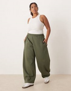 ASOS DESIGN Curve – Jogginghose in Khaki mit angerauter Rückseite und abgerundetem Beinschnitt, Kombiteil | ASOS