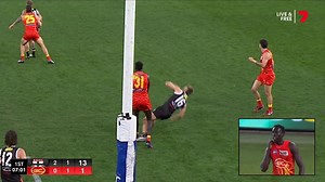 "He's gone down too easily." A free kick paid to Dan Butler after this... | 7AFL