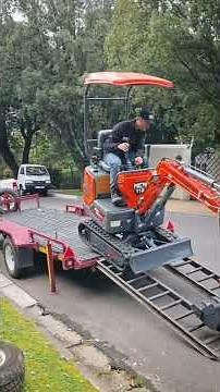 Offloading The MCM 11D - 1.1Ton Mini Excavator from a Trailer