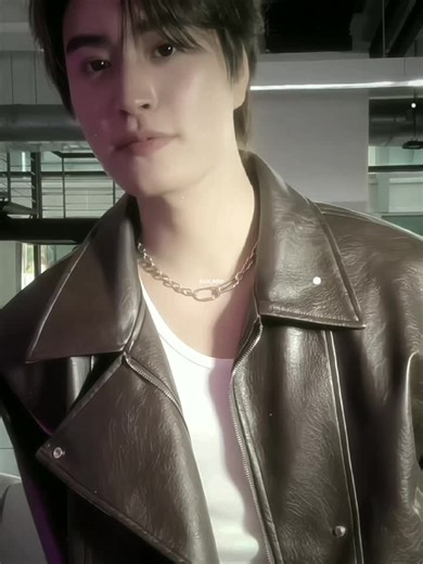 Tui thấy lạ nha,nếu như fan mới chưa biết hoặc chưa thấy acc của Gem thì không nói nhưng tại sao khi mấy bạn hỏi đến thì không trả lời,xóa cmt,khóa bình luận,với ngay từ đầu là mn cũng nhắc nhở nhẹ rồi mà không chịu để ý.Mà tui cũng kbt tại sao bạn ấy only Gem kbt acc Gem mà fl Fot nhỉ?Hay là bạn muốn acc,vd của bạn được biết tới hơn nhờ việc này#gemini_nt #gemininorawit #souls_team🌨️ #lights_team🌞 #fanier🍰🍬