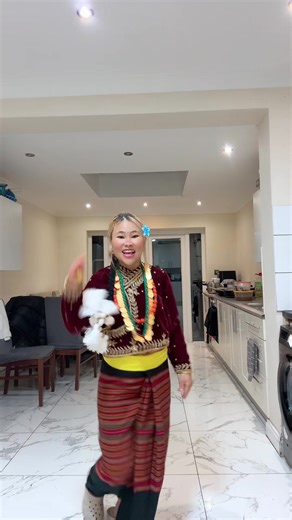 Fusing traditional dress with hip hop dance😜❤️😘ok last one in this dress😁