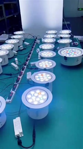 New rotating LED jewelry light ✨ Make your jewelry shine from every angle 💎 Perfect for showcase display #jewelrydisplay #ledlight #displaylighting #jewelrylight #showcaselight #retaildisplay #rotatinglight #storedesign