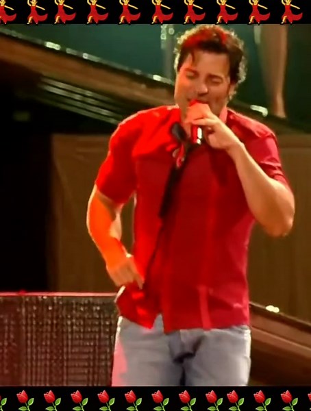 Chayanne's Energetic Live Concert Performance of Torero